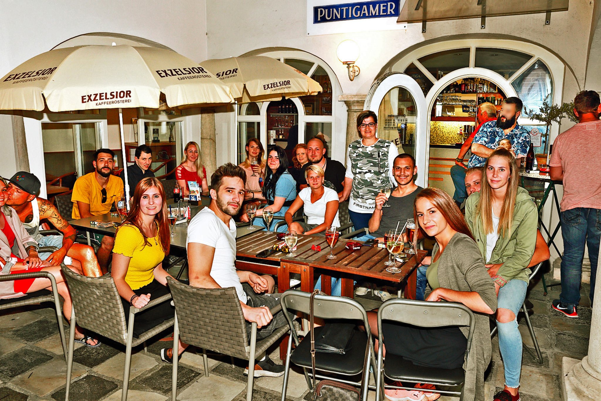 Die Fußball Damen des ASKÖ Wölfnitz zu Besuch im Cafe Lilli