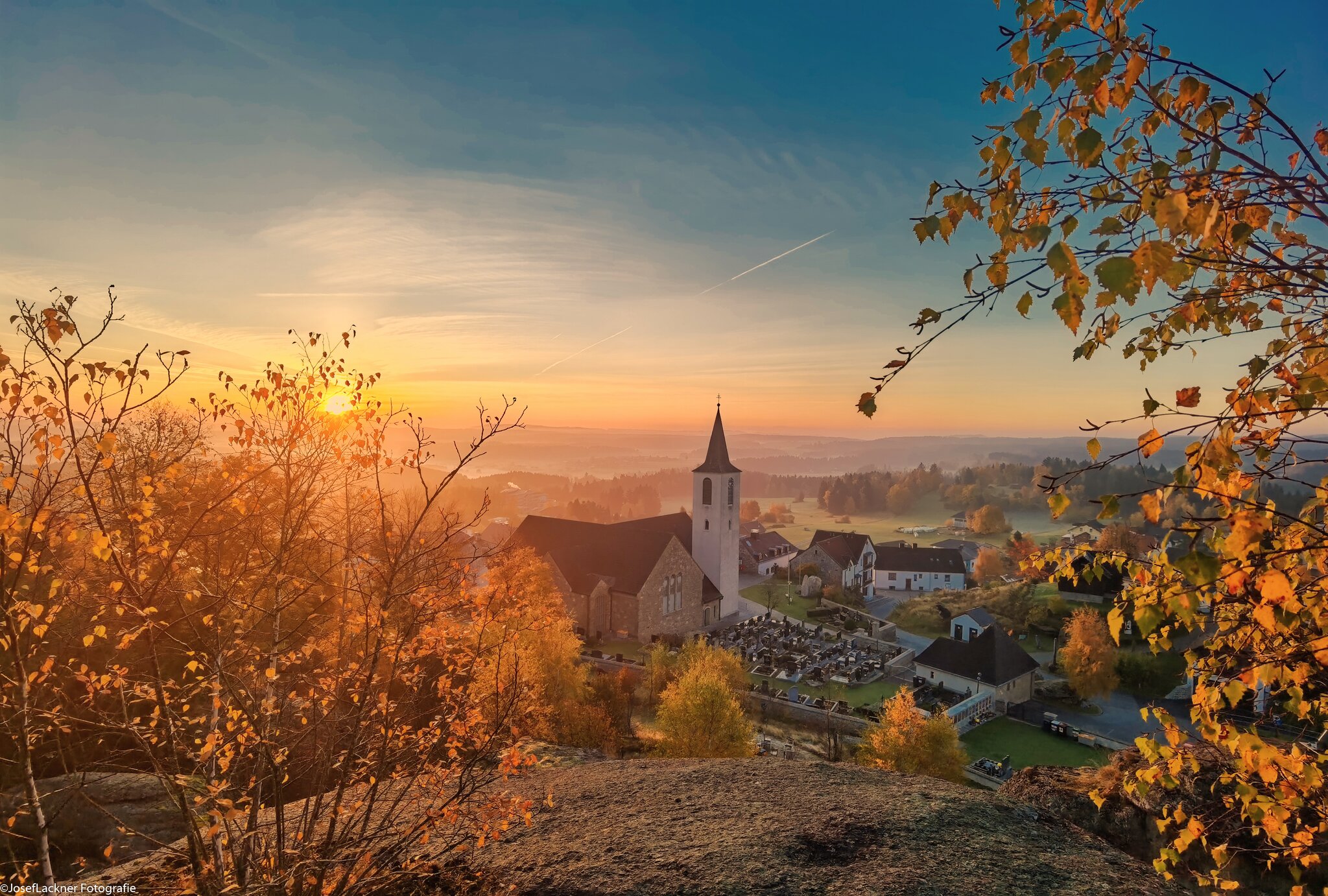 schöner Sonnenaufgang über Bad Traunstein