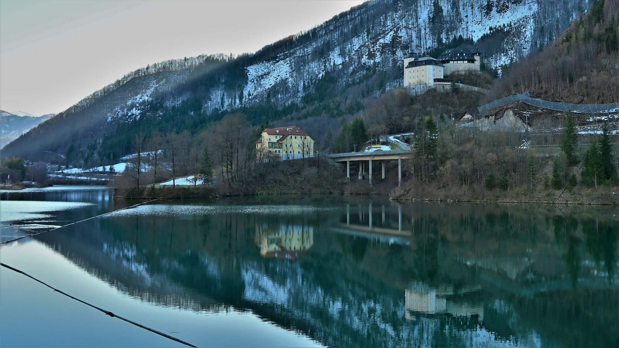 Stausee und Schloss Klaus