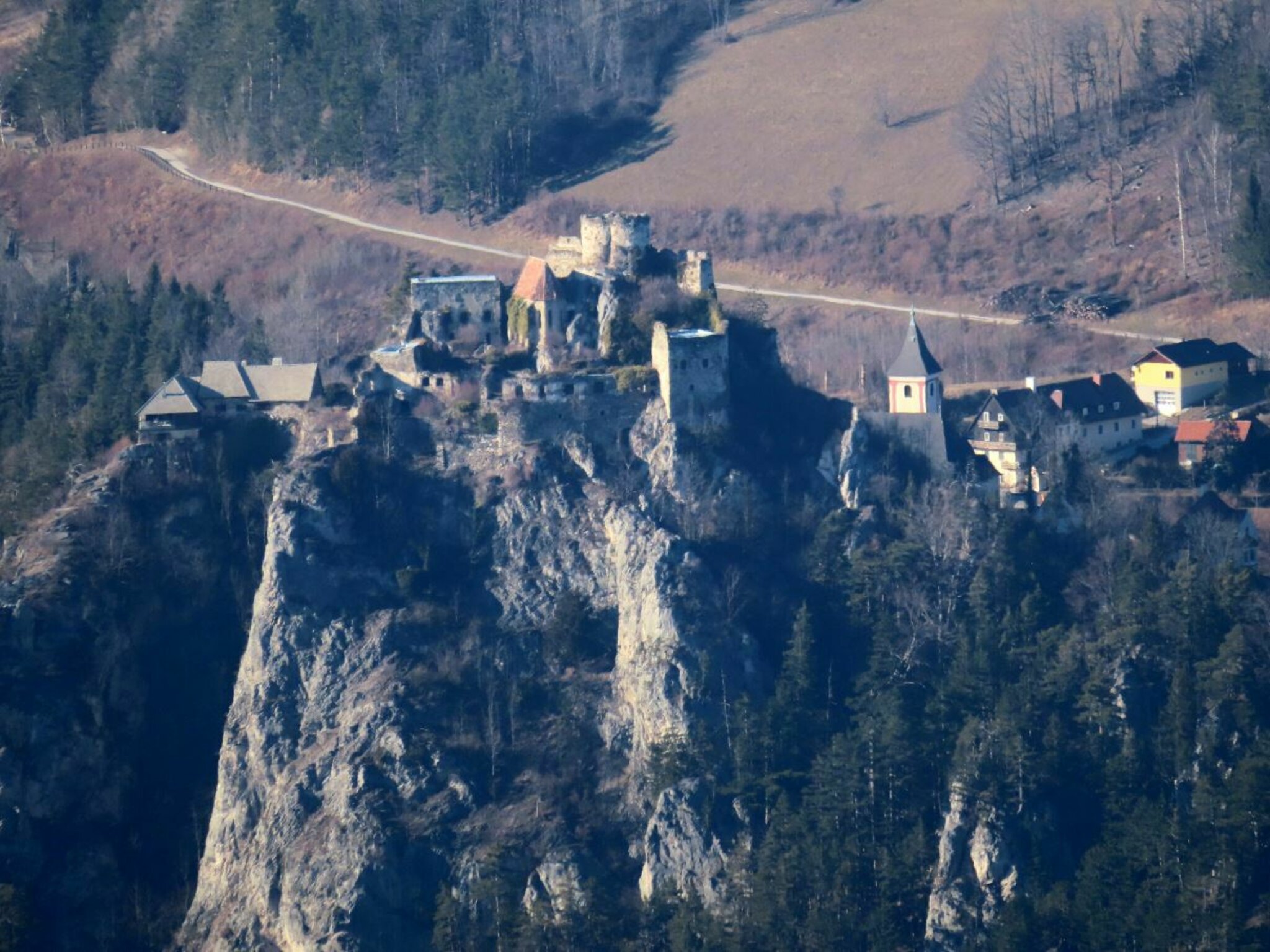Die Ruine Klamm bei Schottwien.