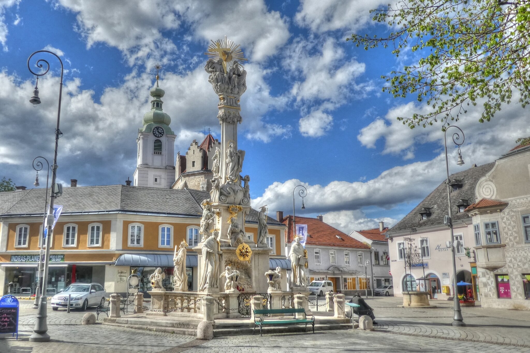Neunkirchen Dreifaltigkeitssäule und Kirche