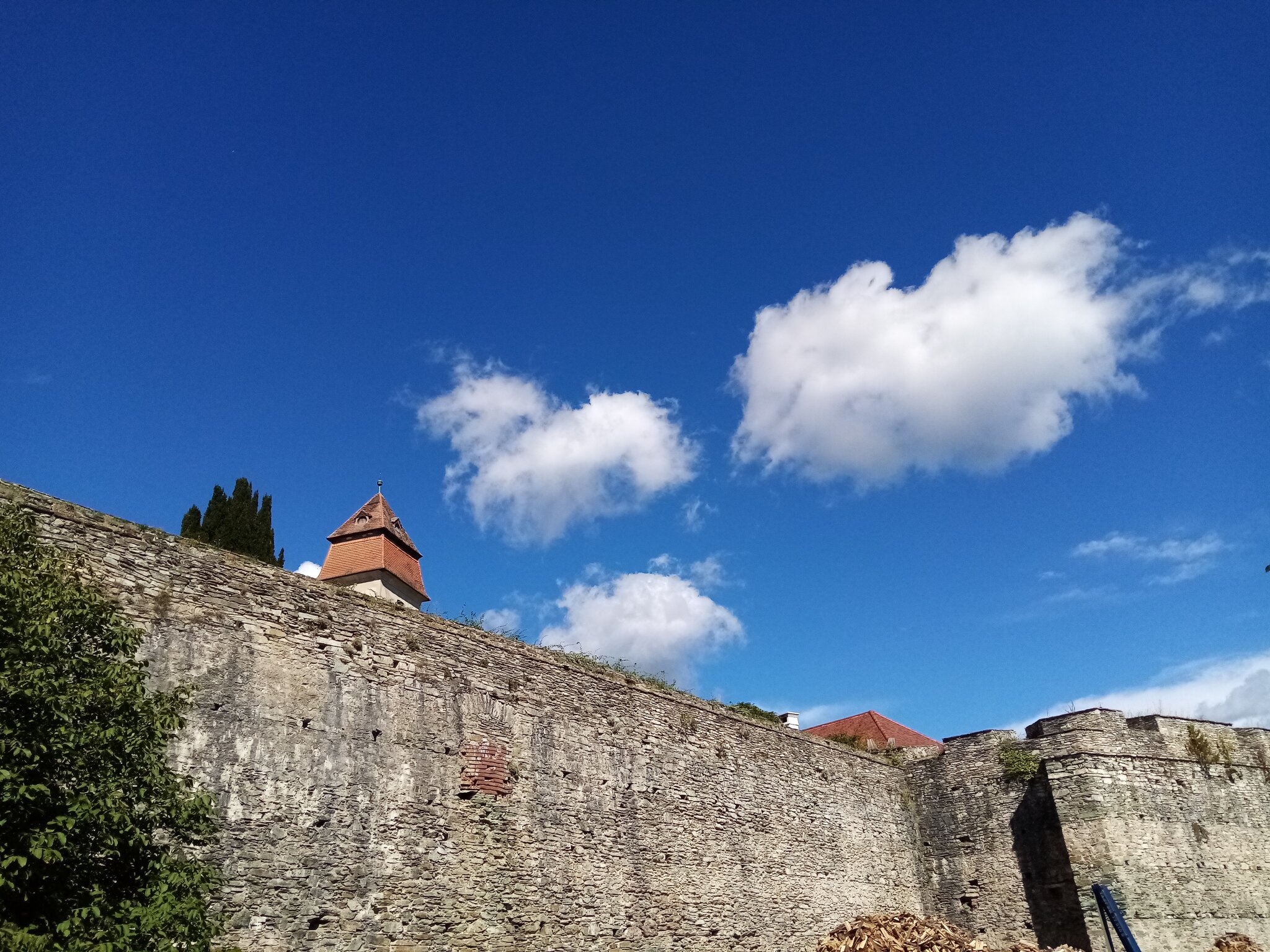 Welche Burg schützt diese Mauer?