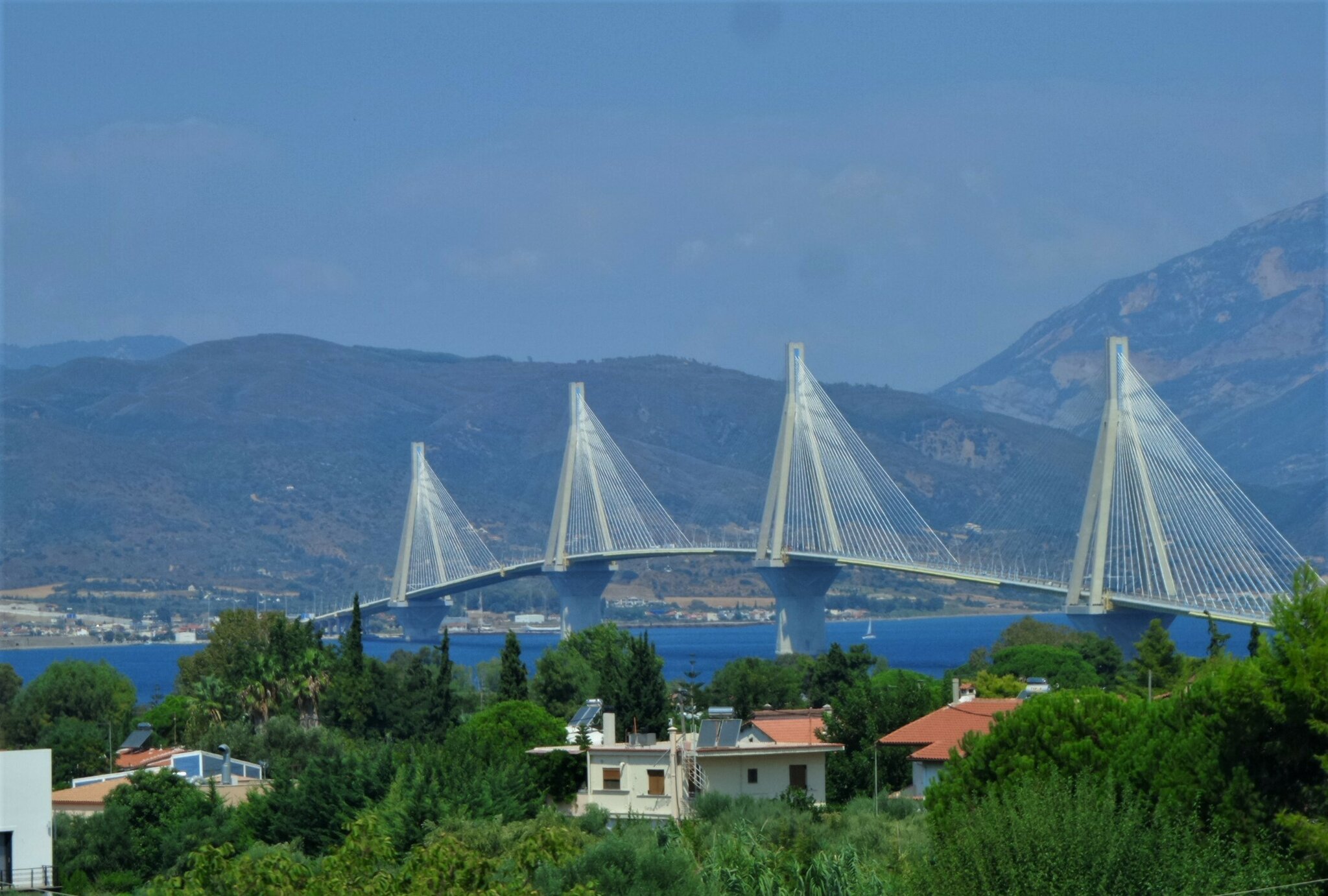 ...über die Brücke von Rio-Antirio