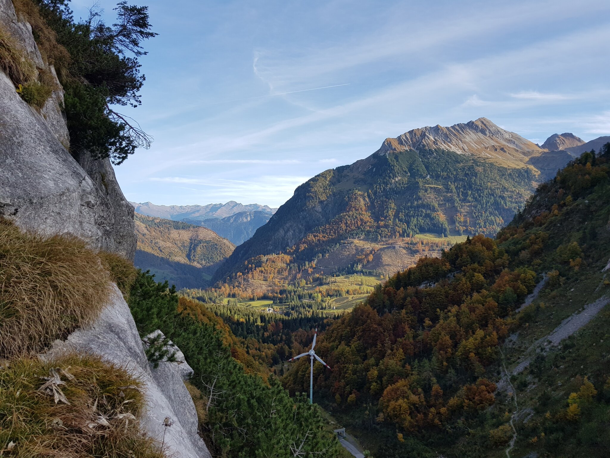 Ausblick vom Klettersteig (Cellon-Schulter) auf den Polinik und runter ...