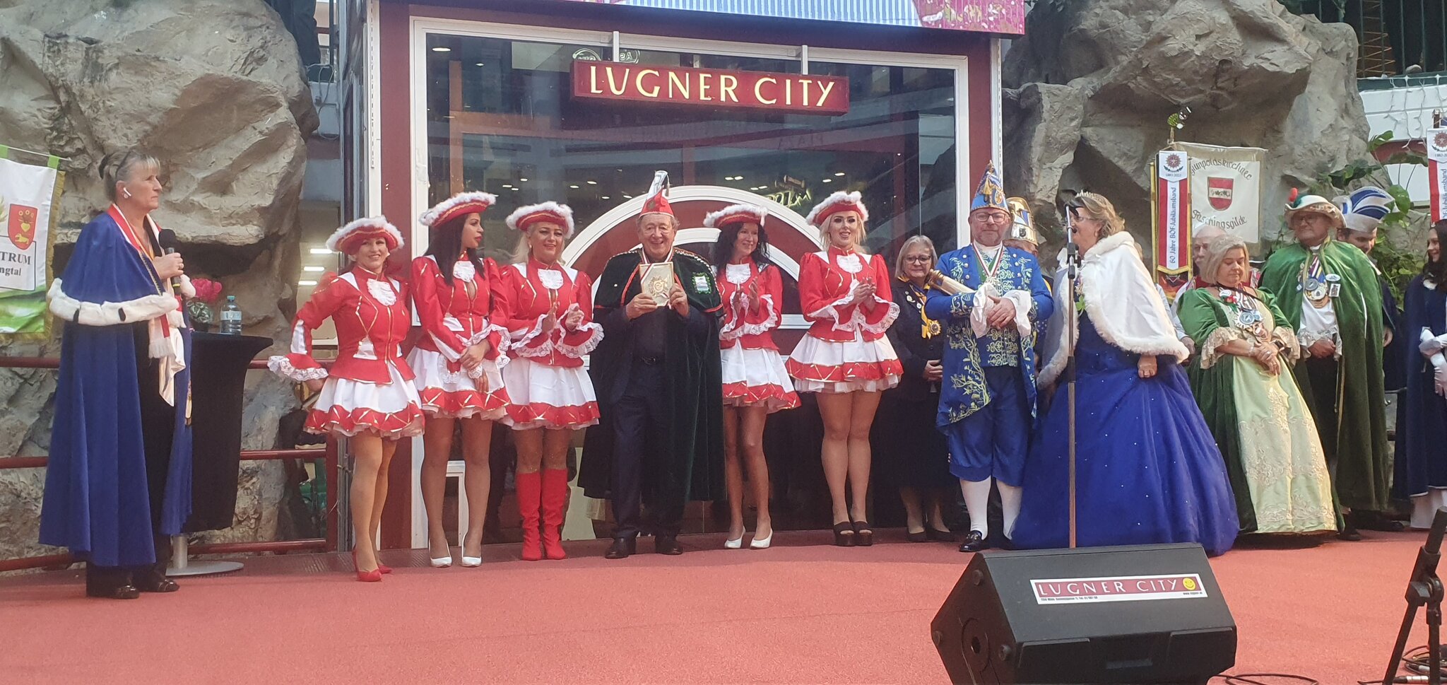 Faschings 🎊 Narrenwecken in der Lugner City 2022
