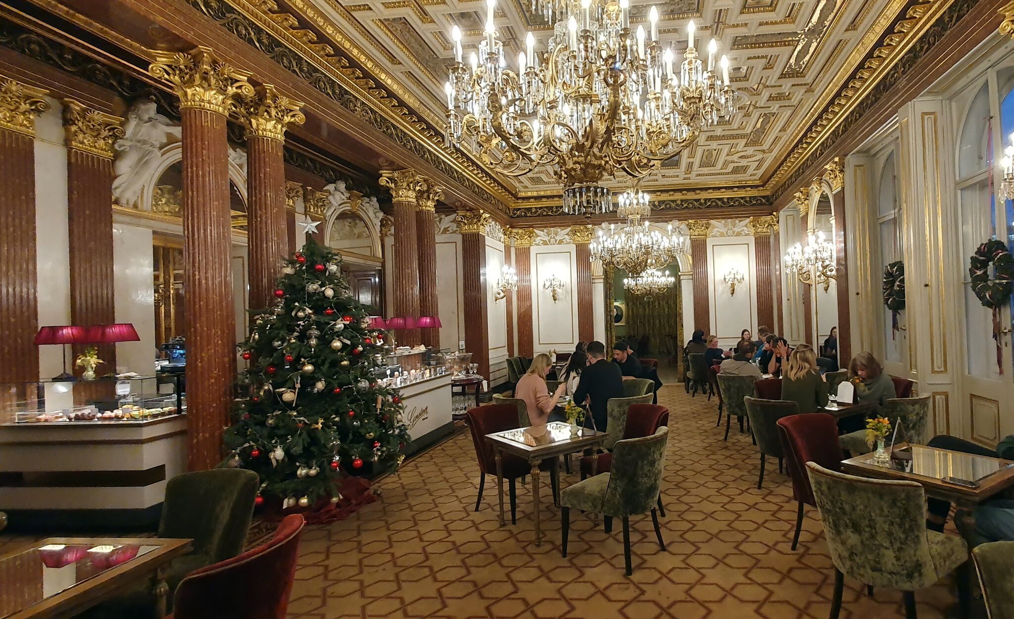 Im Palais Todesco die excellenten Räume des k.k. Hofzuckerbäckers ...