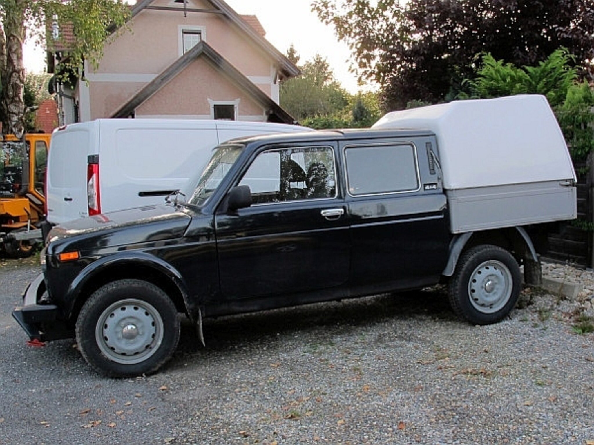 Paparazzo: Lada Niva Pickup Doka 4x4