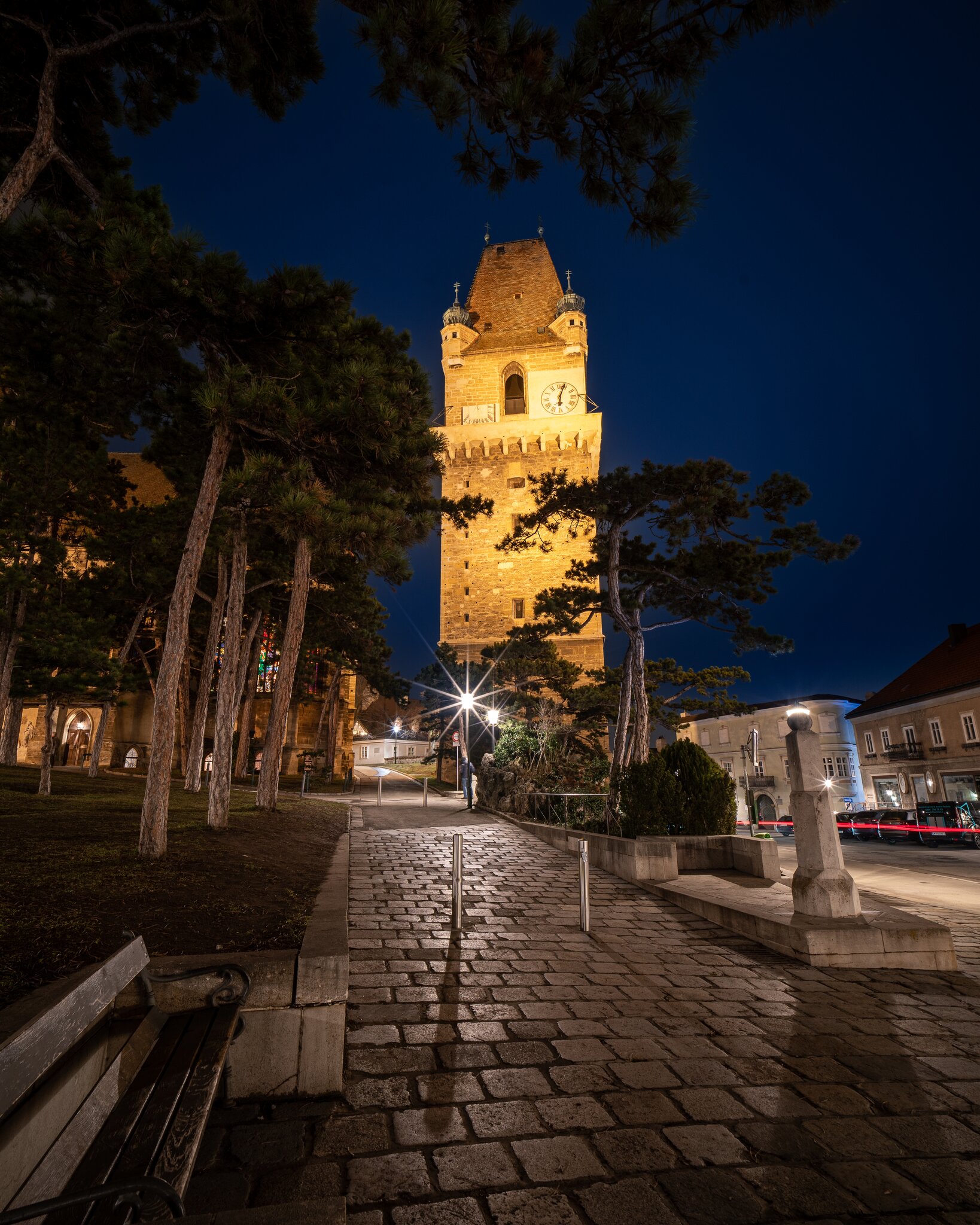 Turm der Burg Perchtoldsdorf zur Abendstunde