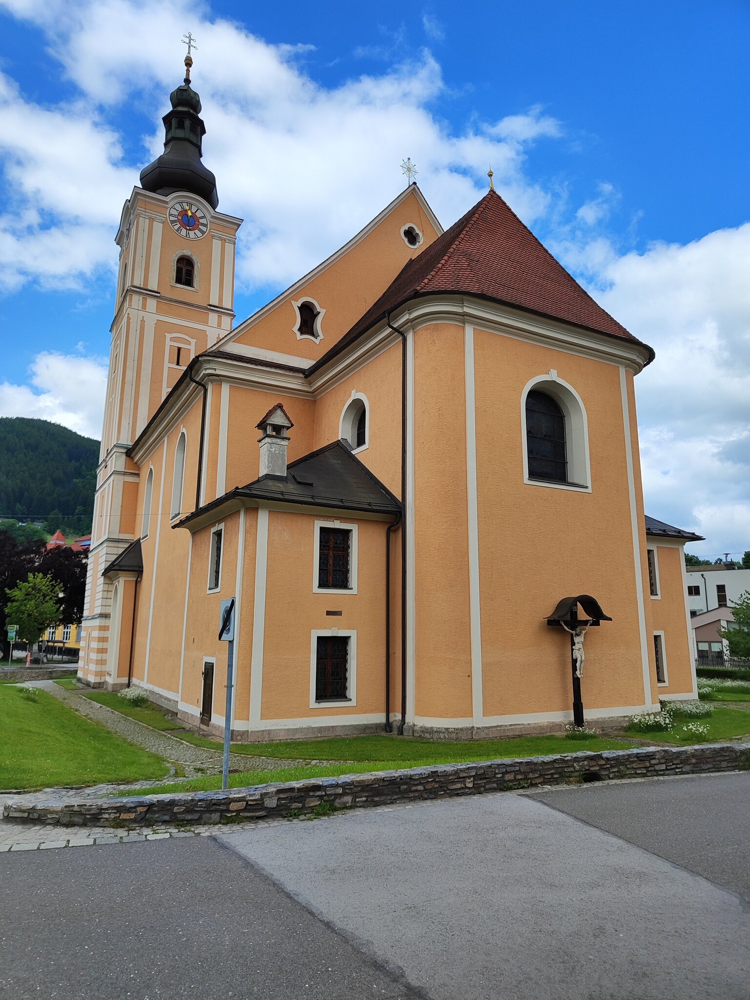 Die r.k. Pfarrkirche in Mürzzuschlag
