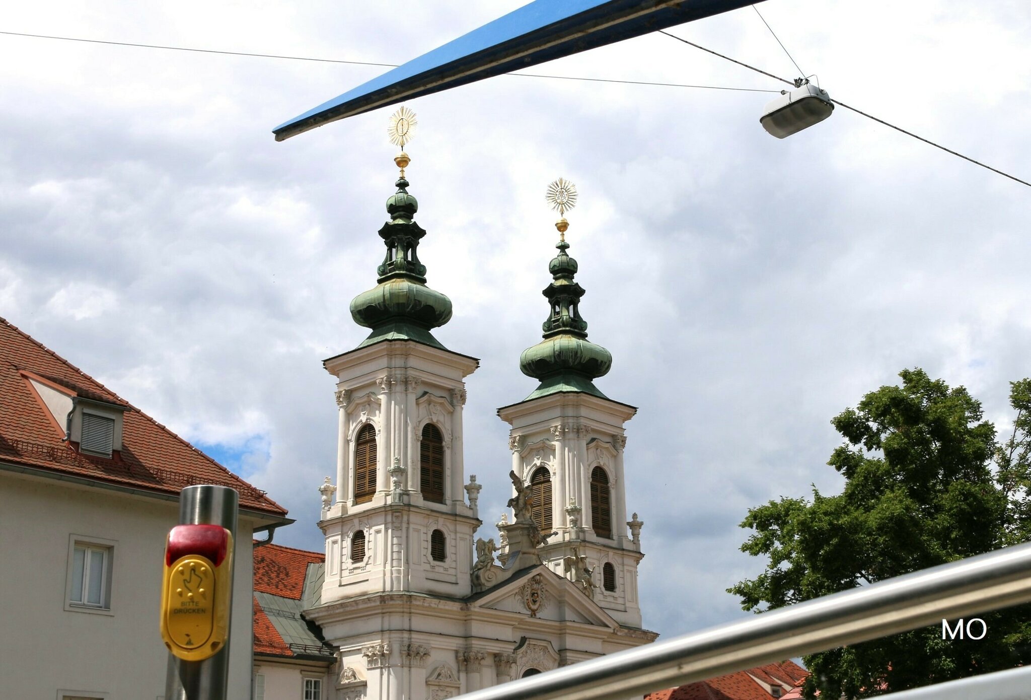 Bitte drücken und das Glockenspiel Mariahilf startet pünktlich um 16:00 ...
