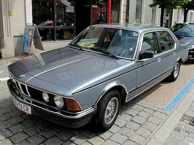 Paparazzo: BMW 750i