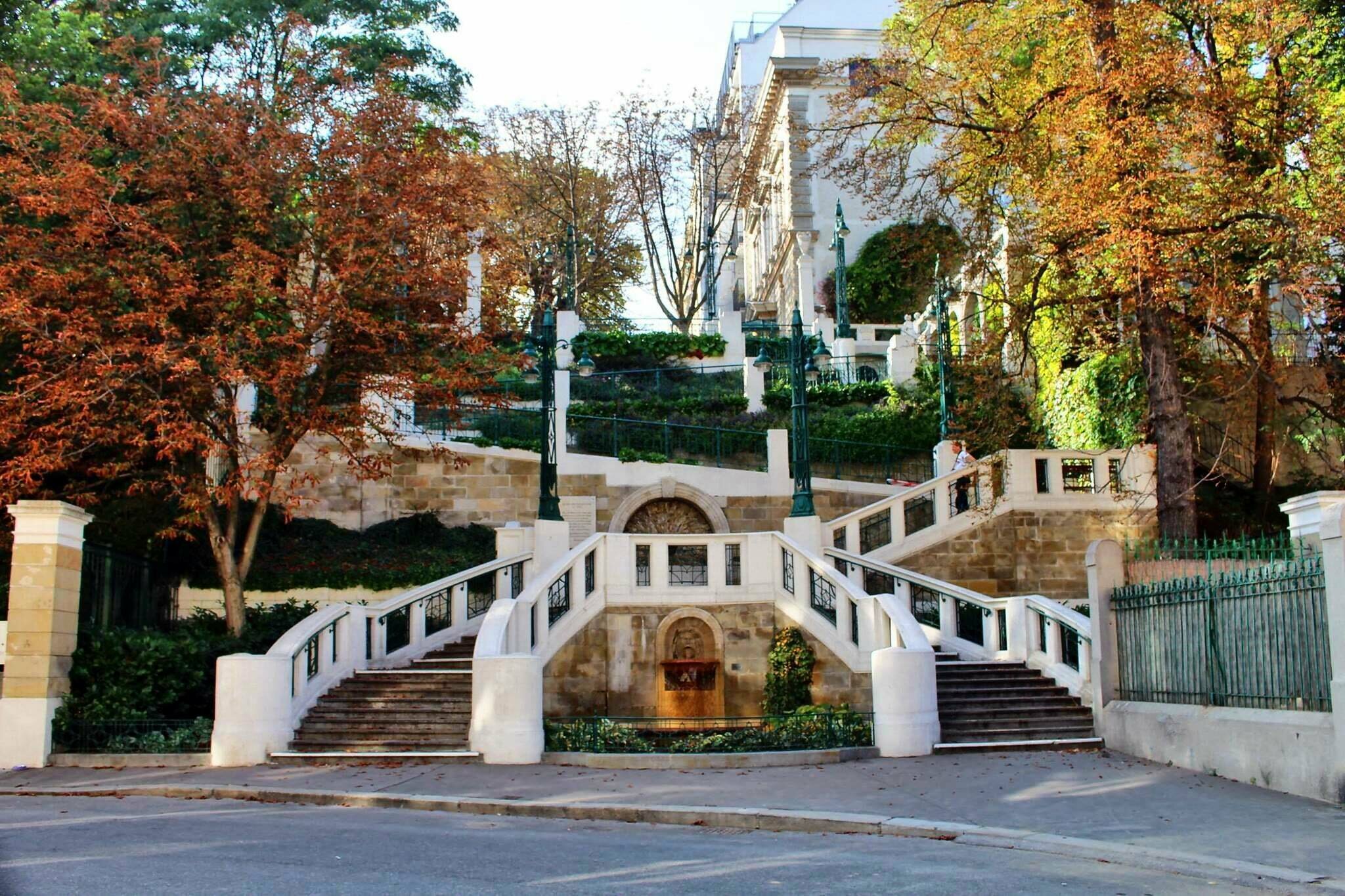 Pilgerstätte von Literaturliebhabern. In „Die Strudlhofstiege oder ...