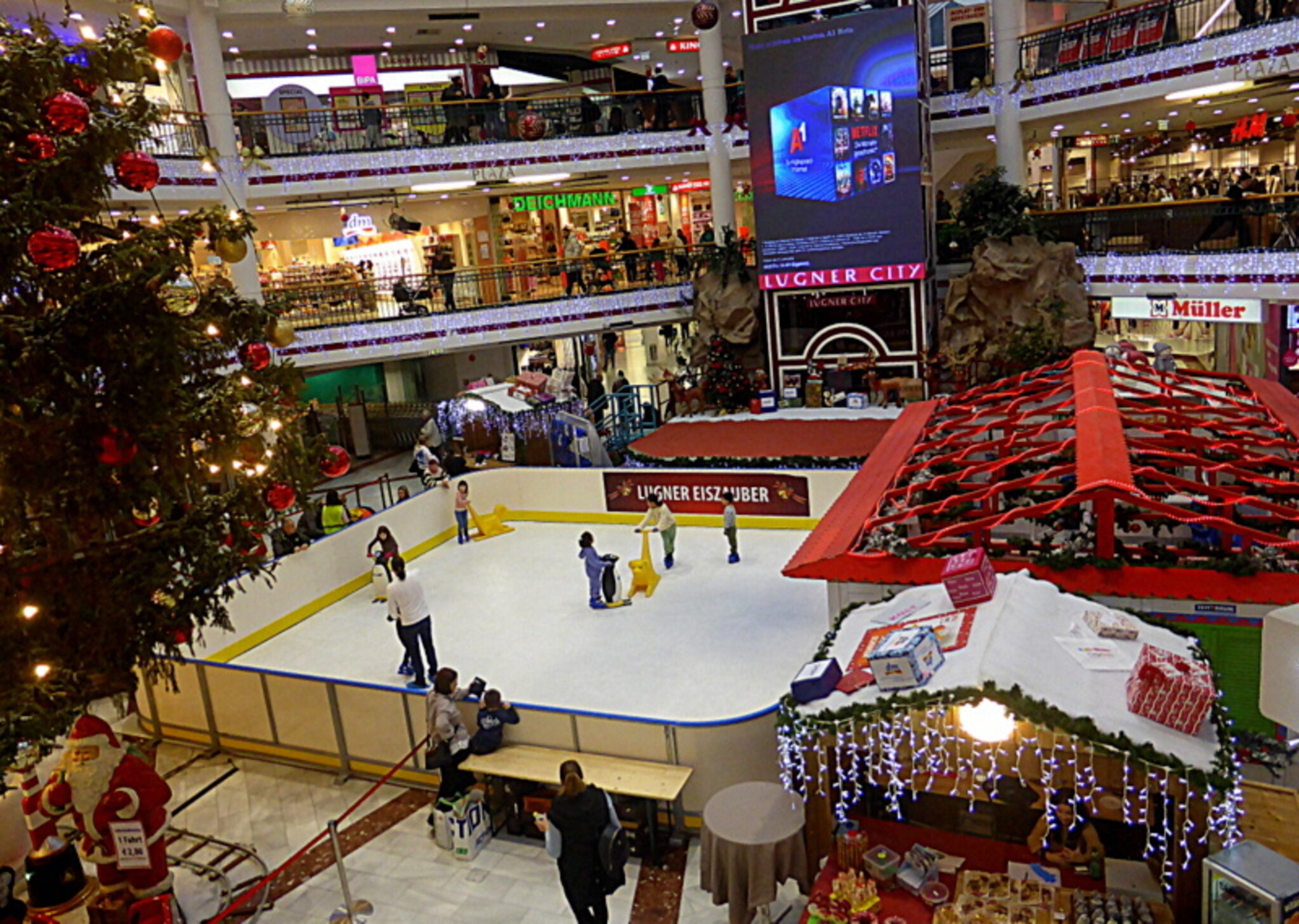 Weihnachtsmarkt in der Lugner City