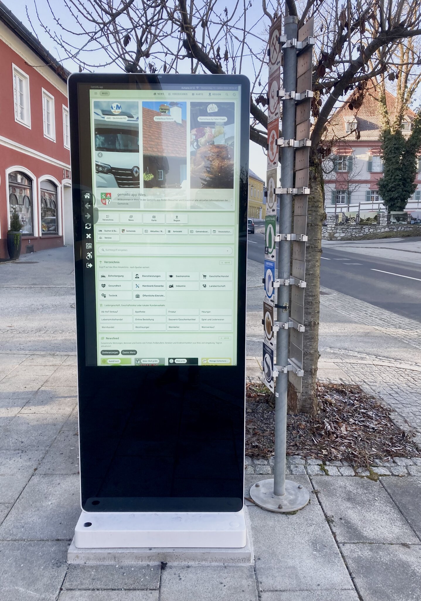 Touchscreen Infopoint , 0-24 Uhr vor dem Tourismusbüro in Wies!