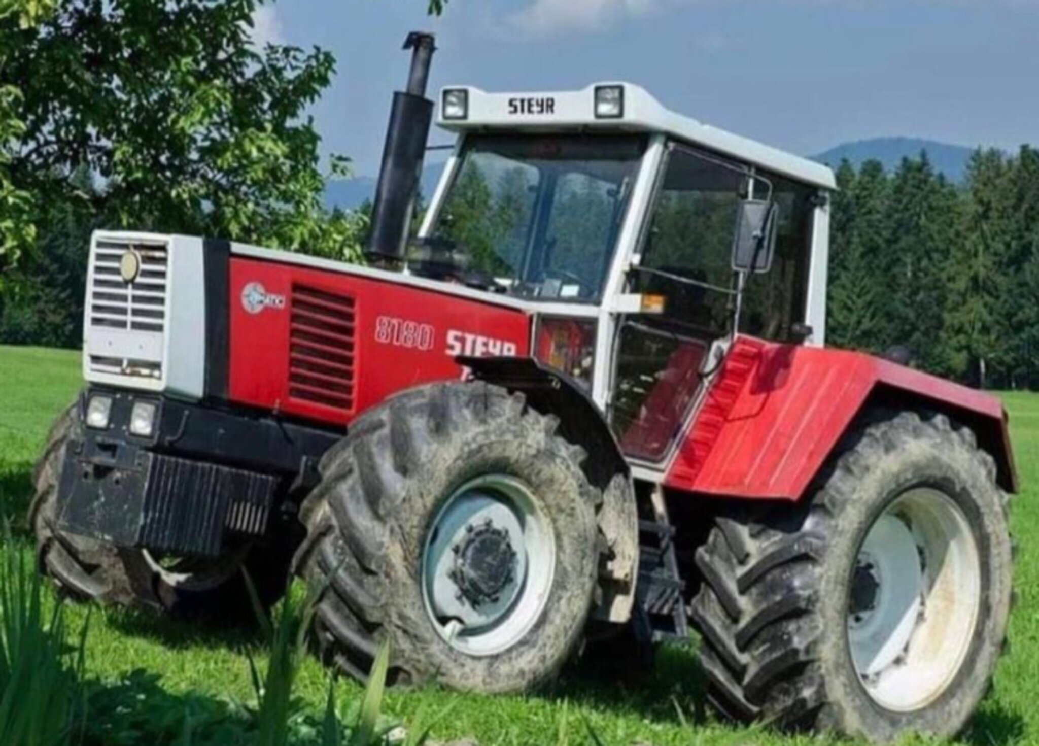 Steyr Traktor 8180 im Einsatz