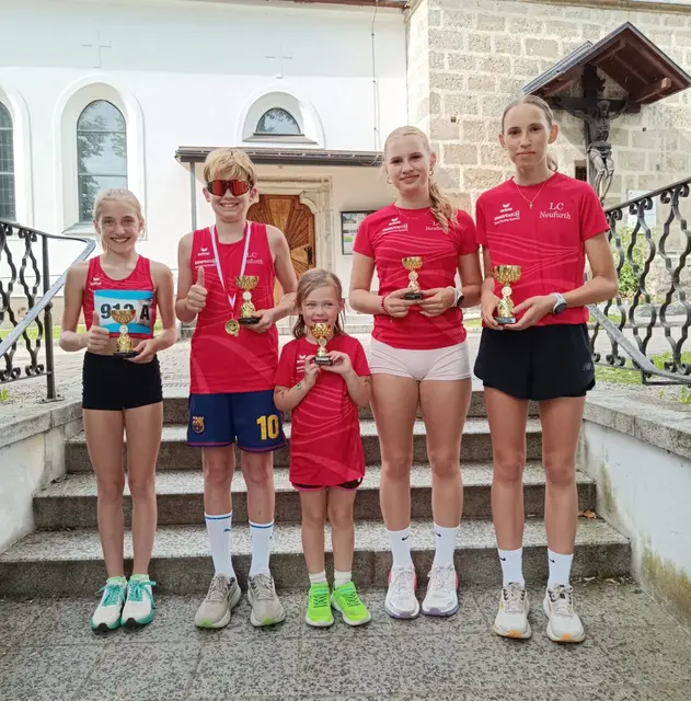 erfolgreicher LC Neufurth Nachwuchs v.l. Wieser Sarah, Lehbrunner ...