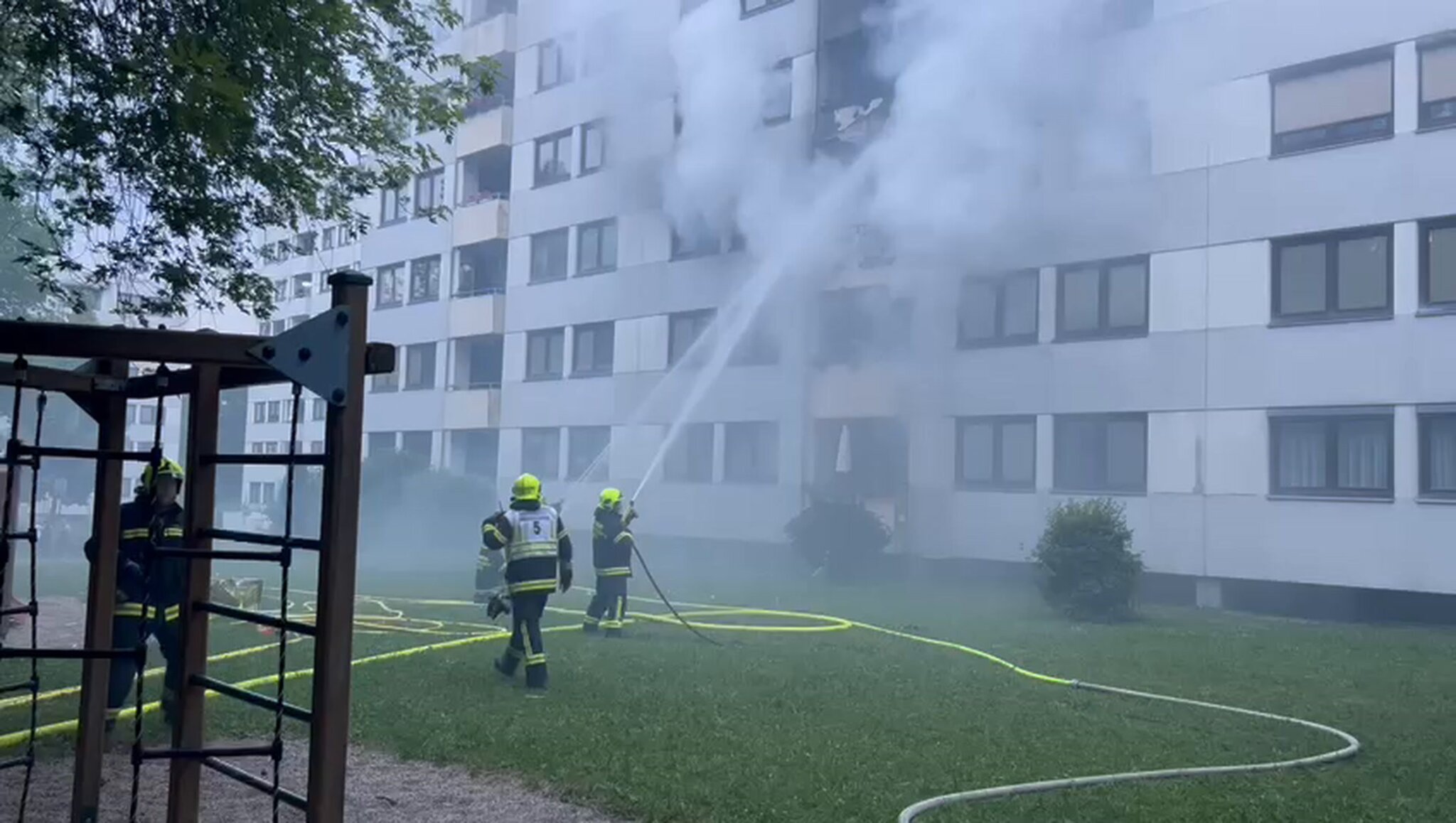 Feuerwehreinsatz: Brand im Steyrer Stadtteil Resthof - Steyr & Steyr Land