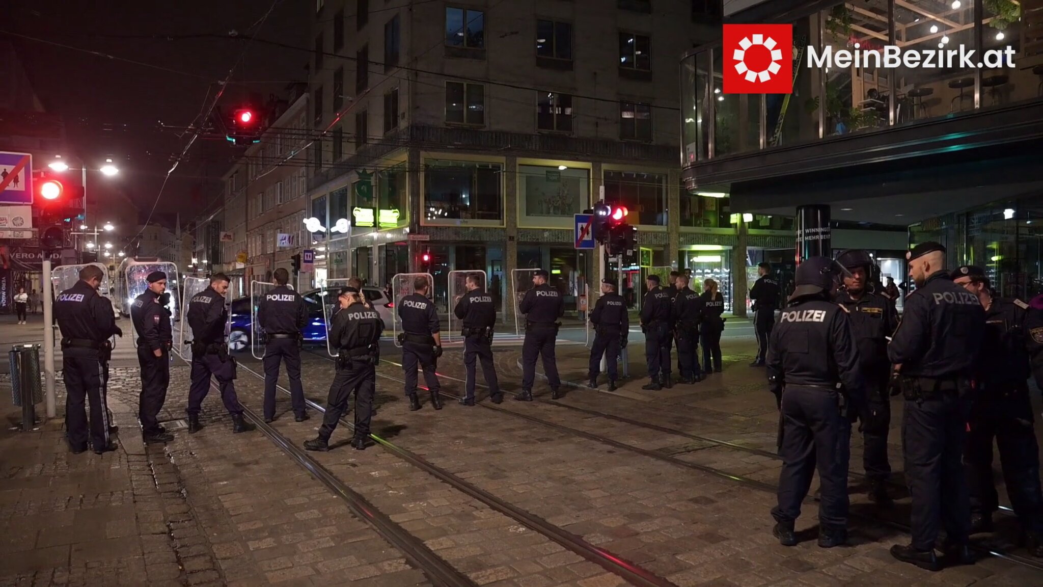 Ausschreitungen: Polizei-Großeinsatz in Halloween-Nacht in Linz - Linz