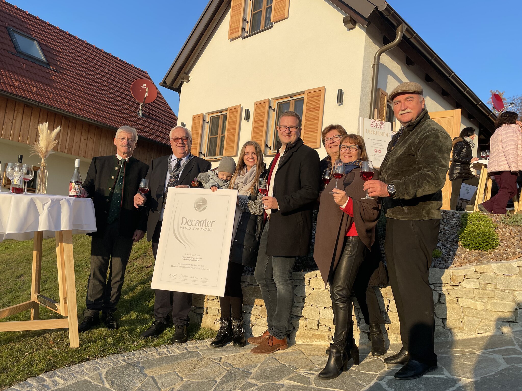 Mit Weintaufe: Segnung des neuen "11er-Kellerstöckls" in Eltendorf ...