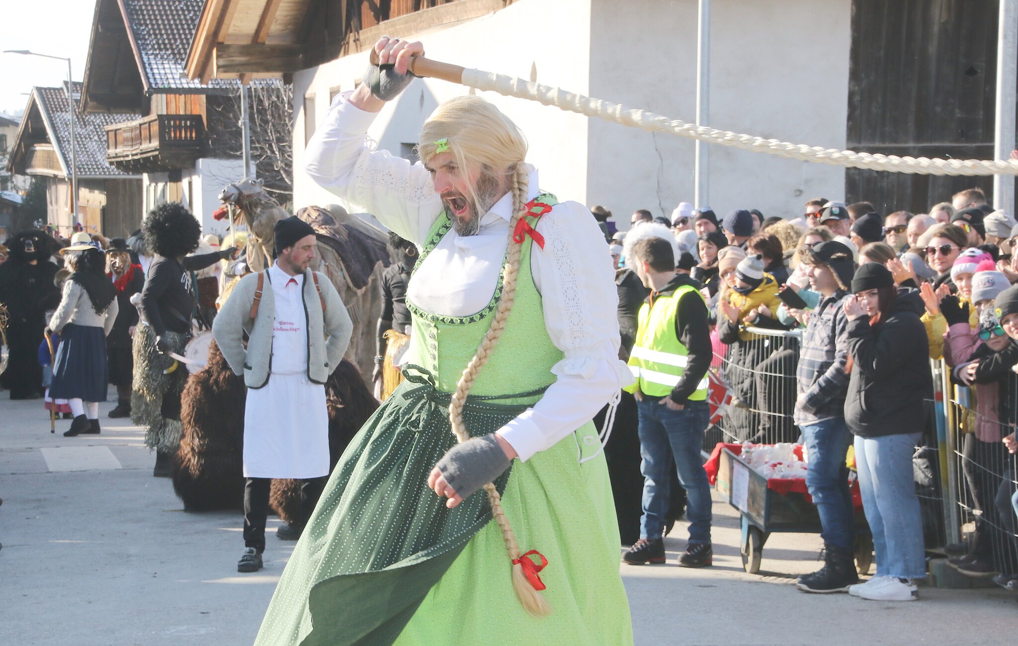 Kolsass: Regionsumzug lockte tausende Besucher nach Kolsass - Schwaz