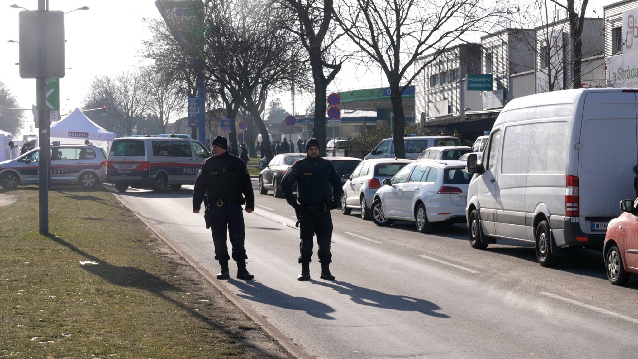 Großeinsatz: Zwei Leichen auf offener Straße in Simmering aufgefunden ...
