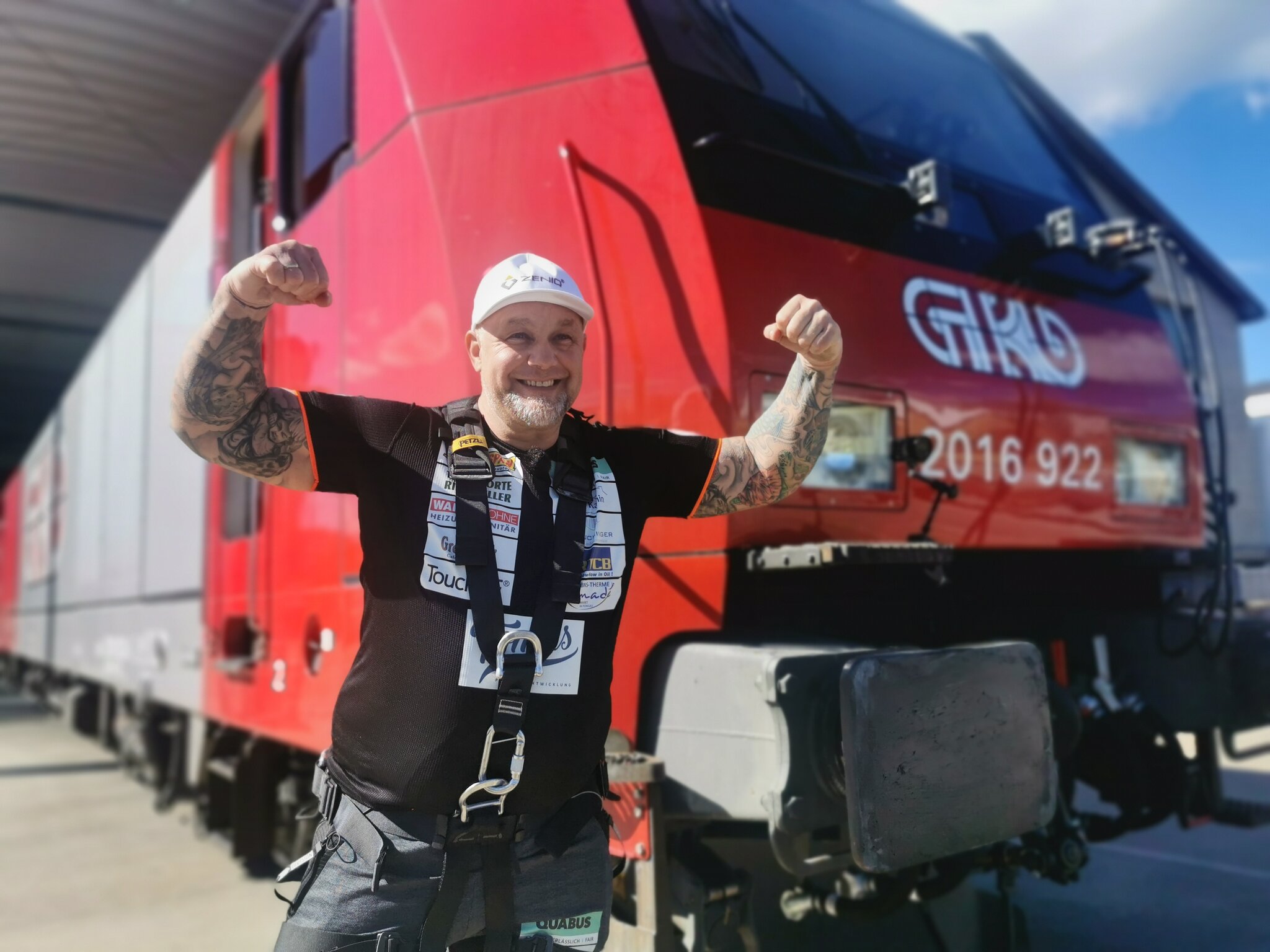 Zum Aufwärmen: Weltrekordler Franz Müllner zog 80-Tonnen-Lokomotive - Graz