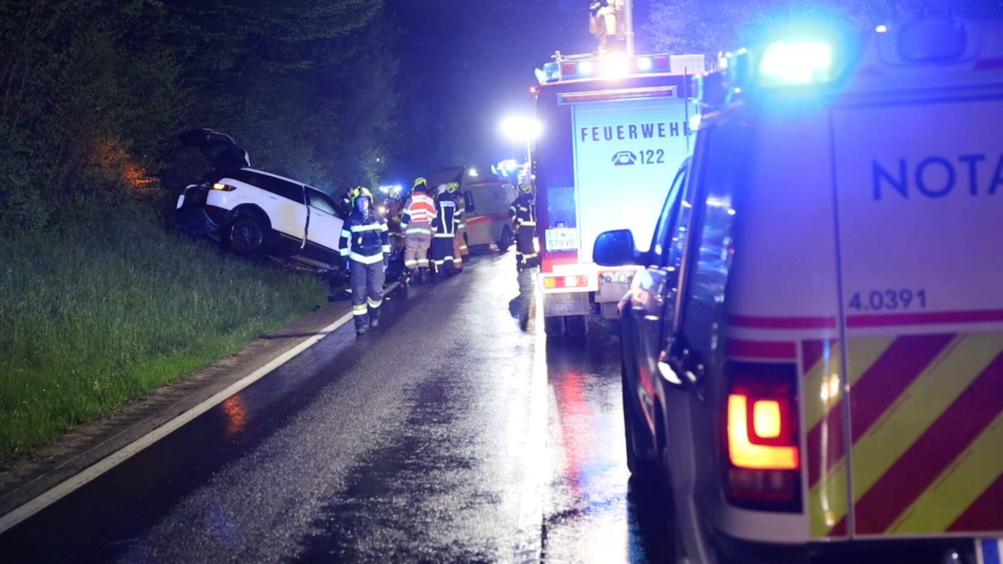 Verkehrsunfall in Lenzing: Zwei Schwerverletzte bei Frontalcrash - Vöcklabruck
