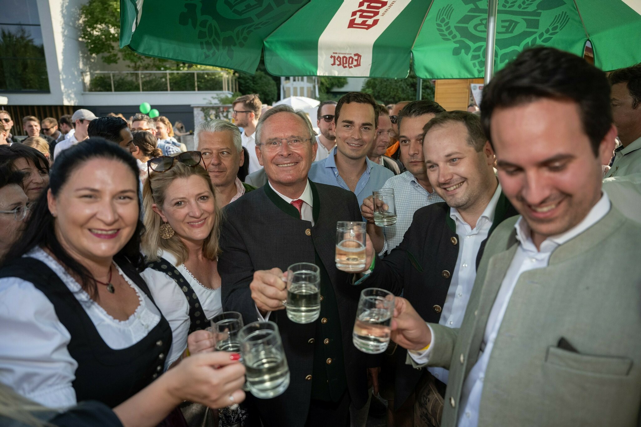 Wiederkehr, Resch & Co.: Wiens Politspitze eröffnete Neustifter Kirtag ...