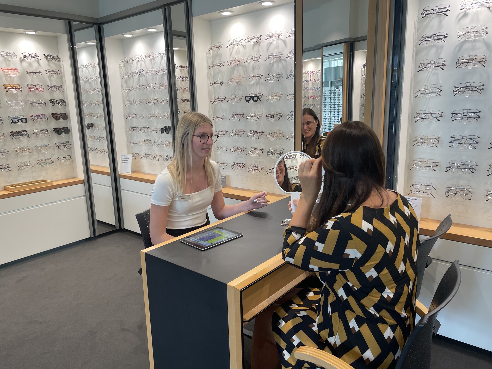 Augenoptikerin im Interview: Mit dieser Lehre hat man den „Durchblick ...