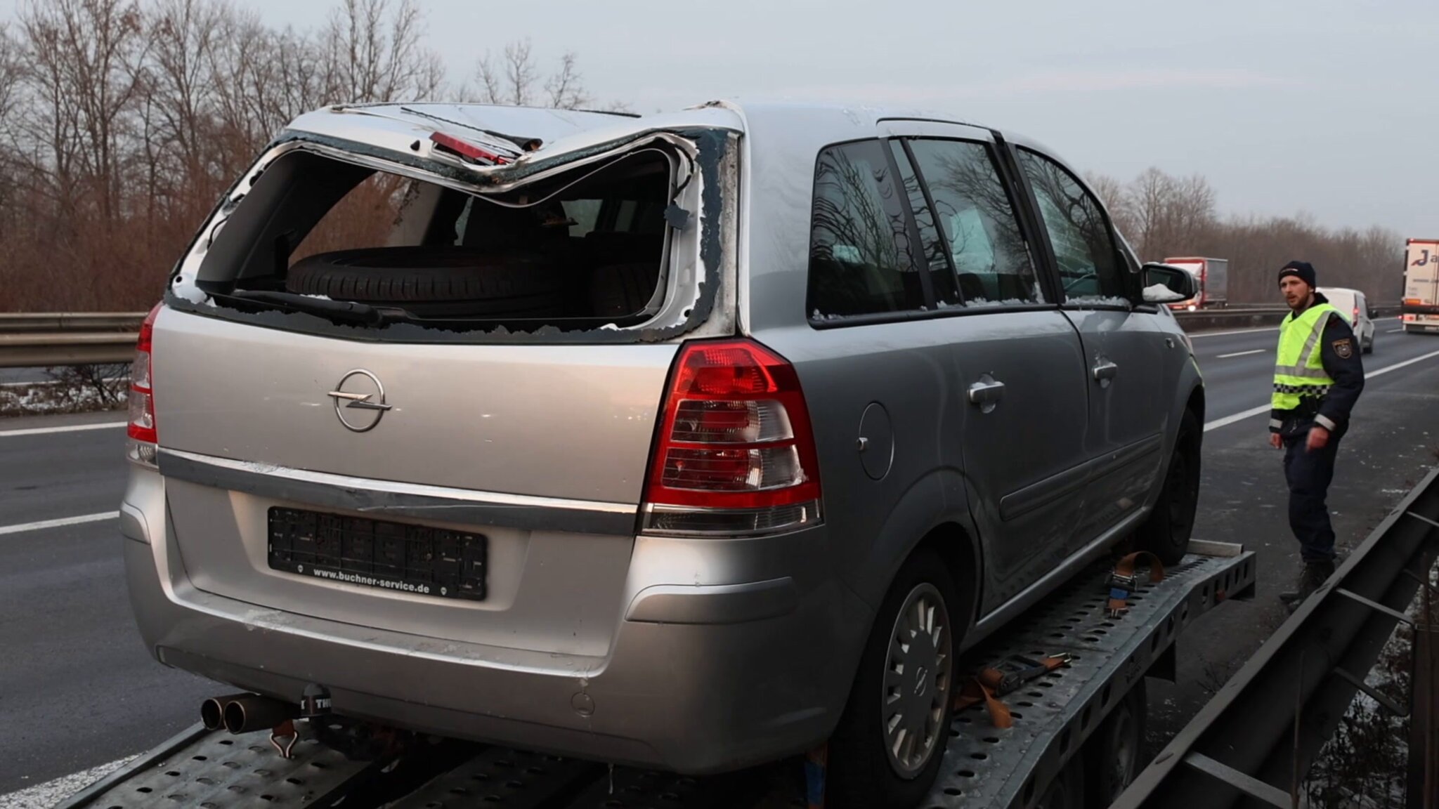 Auto lag bei Unfall am Dach: Crash mit mehreren Fahrzeugen auf Welser ...