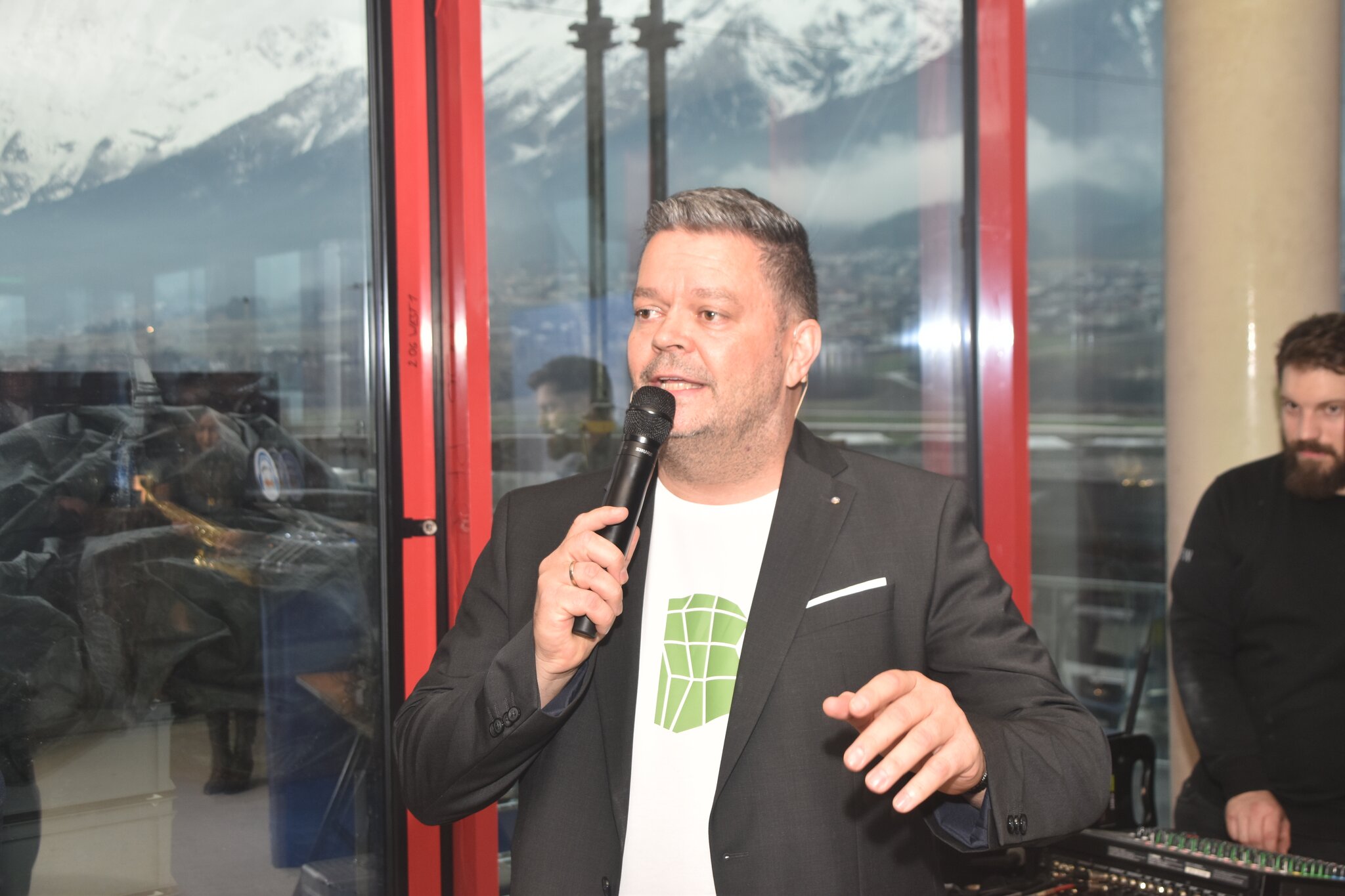 the Thaur: Firstfeier für siebenstöckigen Bürokomplex in Thaur - Hall-Rum