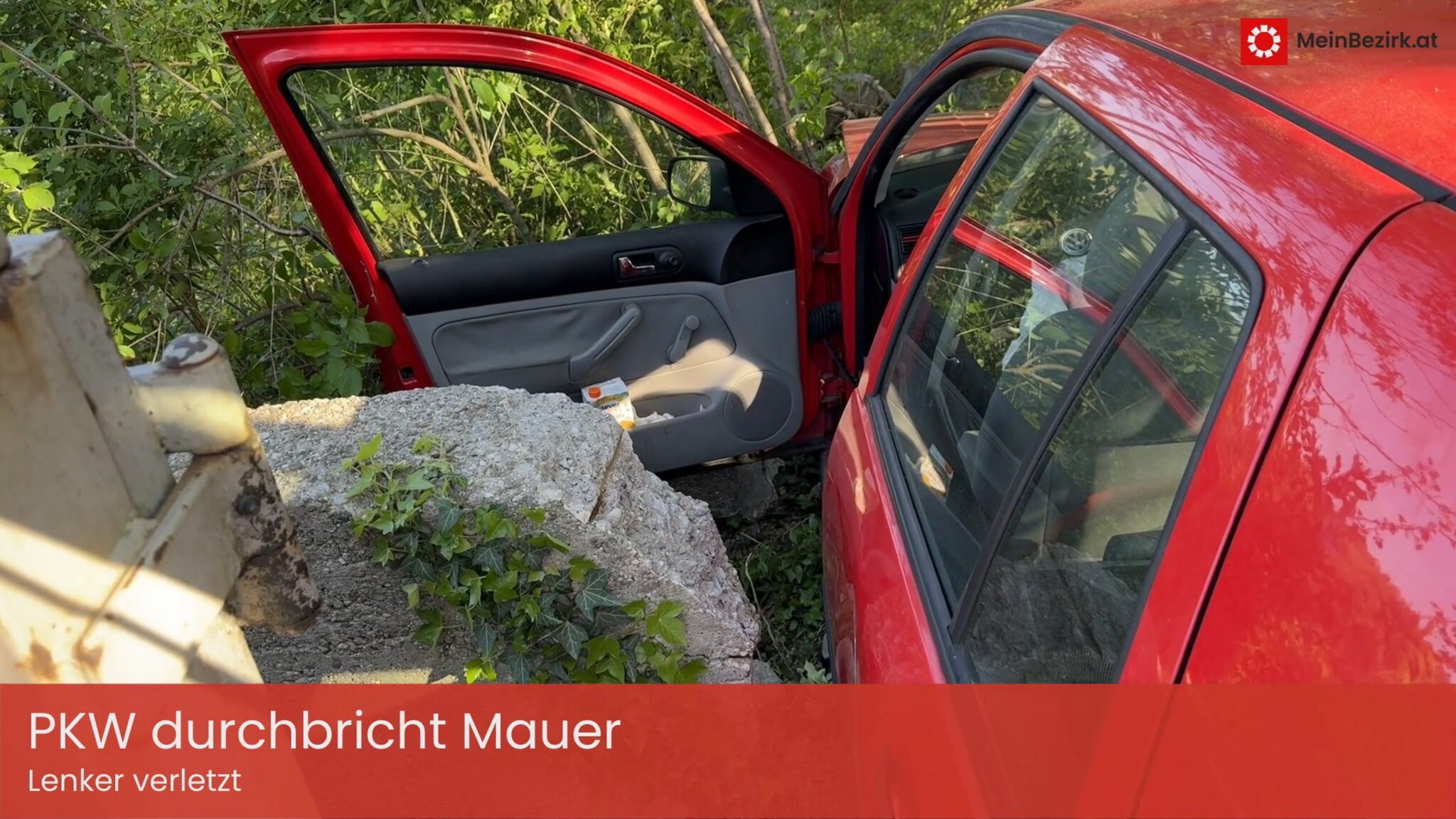 Verkehrsunfall in Saffen: PKW durchbricht Mauer - Lenker verletzt - Scheibbs