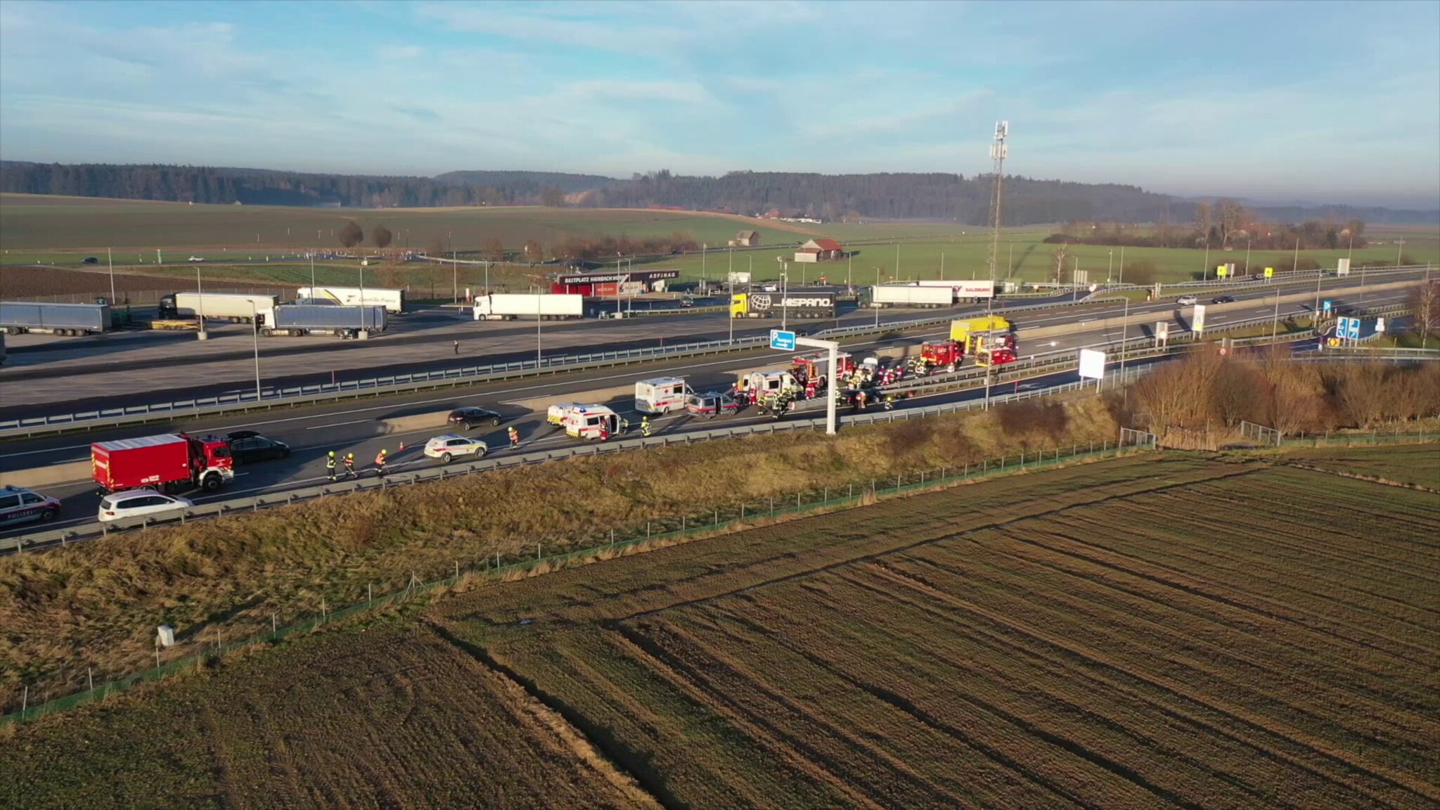 Westautobahn: Auffahrunfall auf der A1 mit vier verletzten Personen - Vöcklabruck